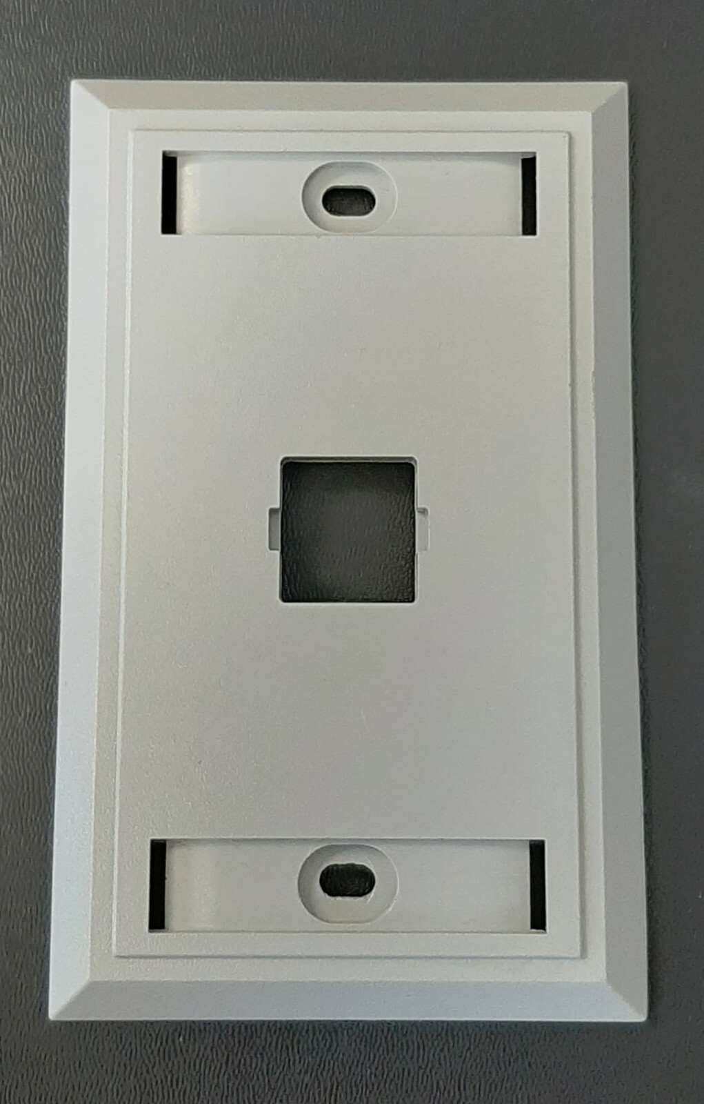 QTY (19) CommScope 108258435 M10L-270 1-Port Gray Single Gang ...