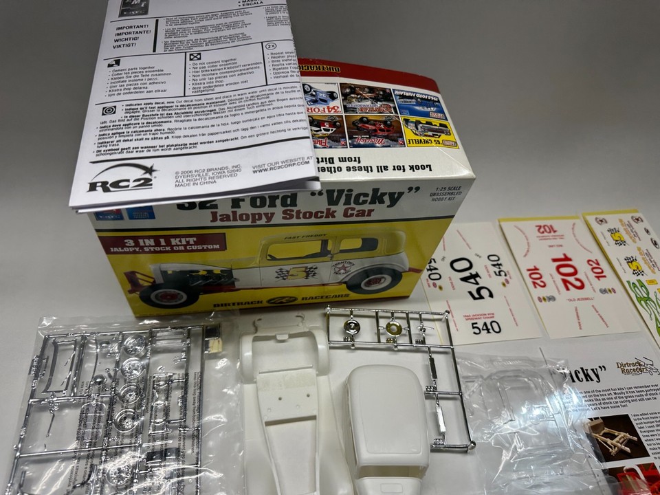 AMT 1:25 Scale 1932 Ford Vicky Jalopy Stock Car 3 in 1 Dirt Track Car ...