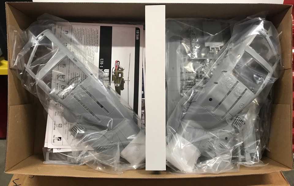 Hobby Boss UH-1 Huey B 1:18 Scale Helicopter Plastic Model Kit (81806 ...