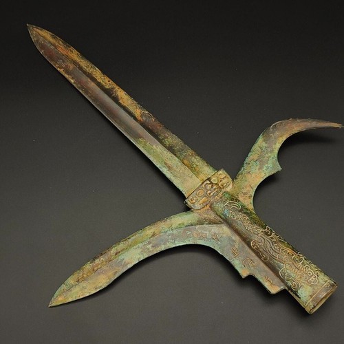Chinese Vintage Art Swords Halberd Bronze artifact Interior Ornament ...