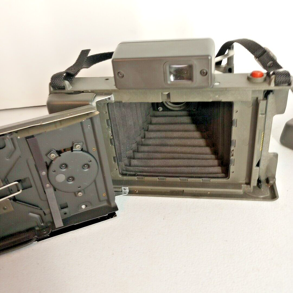 Vtg Polaroid Countdown M60 Automatic Land Camera, 268 Flash, & Case ...