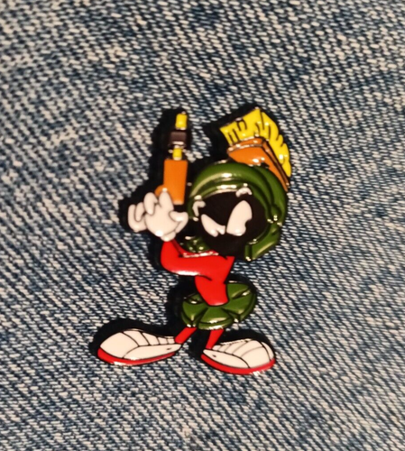 MARVIN THE MARTIAN -ENAMEL PIN-UNBRANDED-SHIP ALL THE PINS YOU BUY FOR ...