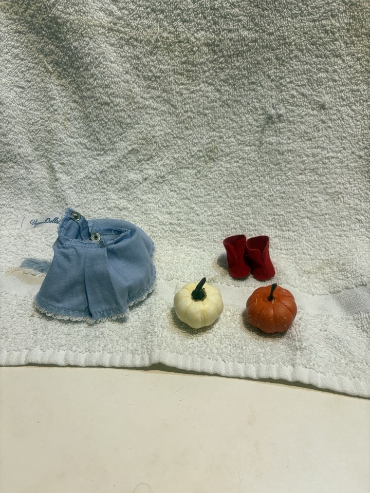 Vintage Vogue Ginny doll, walker,with original clothing, working ...