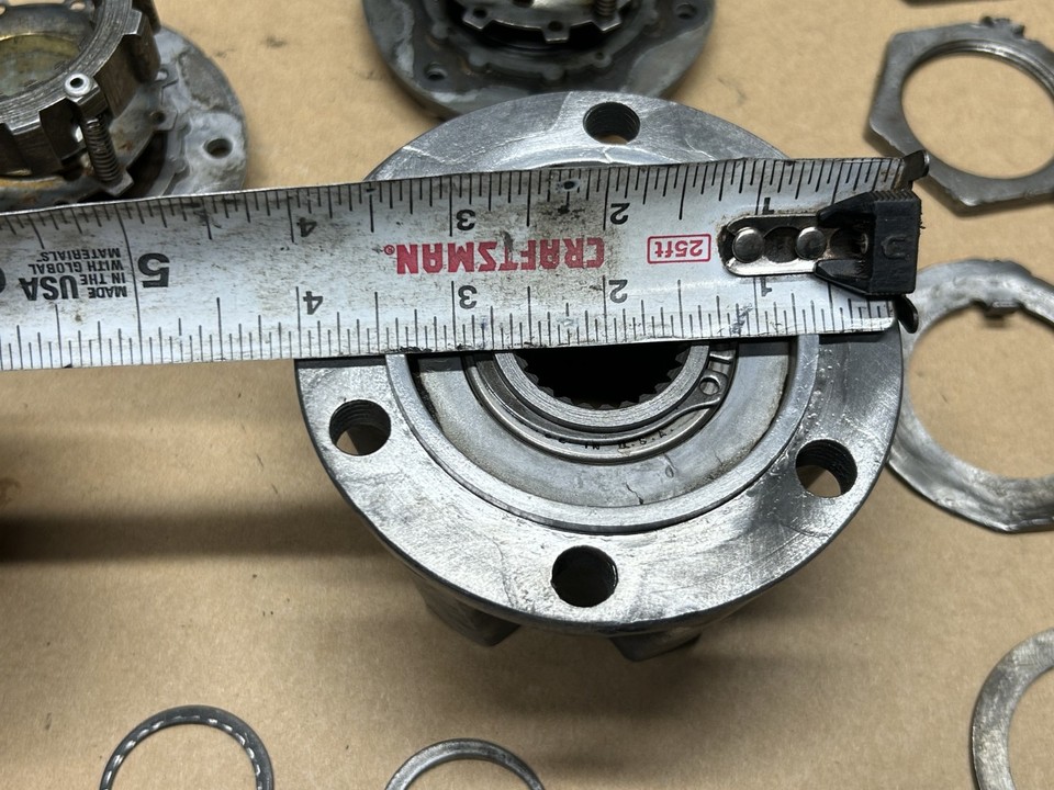 IH International 4X4 Front Locking Hub Externally Splined Dana 44 Pair ...