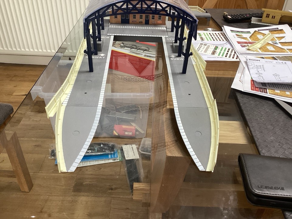 Hornby R8009 00 Gauge Station Terminus Model Kit | eBay UK