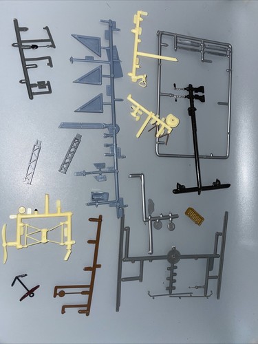 Lot of mostly Ho Scale military soldier building kit pieces | eBay