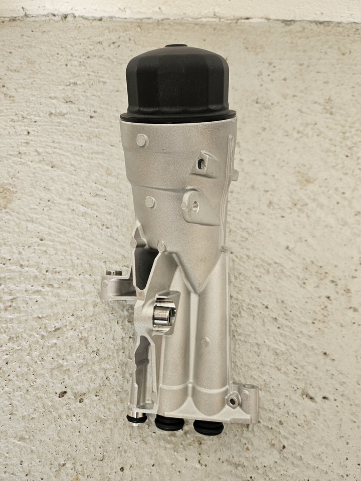 Genuine Jaguar F Pace And Other Models Oil Filter Assembly - JDE39602 ...