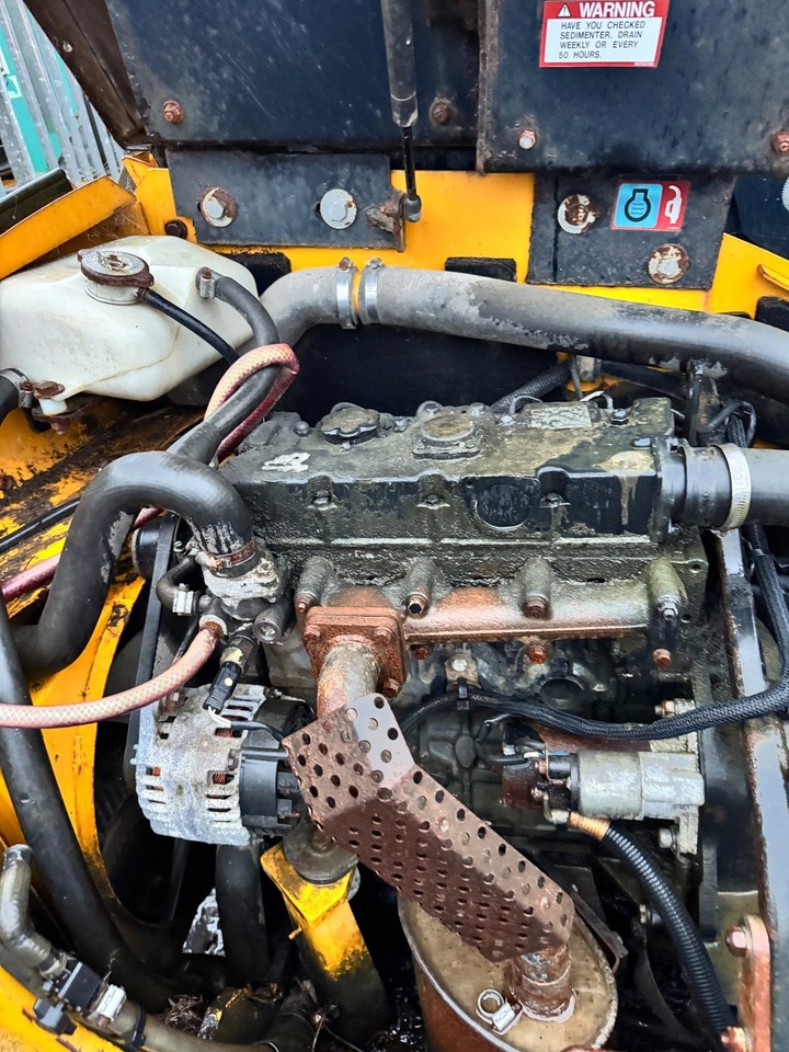 JCB 8052 DIGGER EXCAVATOR MINI DIGGER SPARES OR REPAIRS NON RUNNER LOOK ...