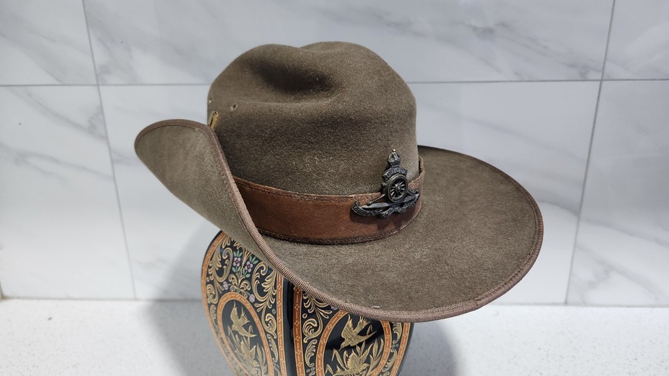 MENS GENUINE AKUBRA AUSTRALIAN MILITARY SLOUCH FUR FELT HAT 2014 SZ 55 ...