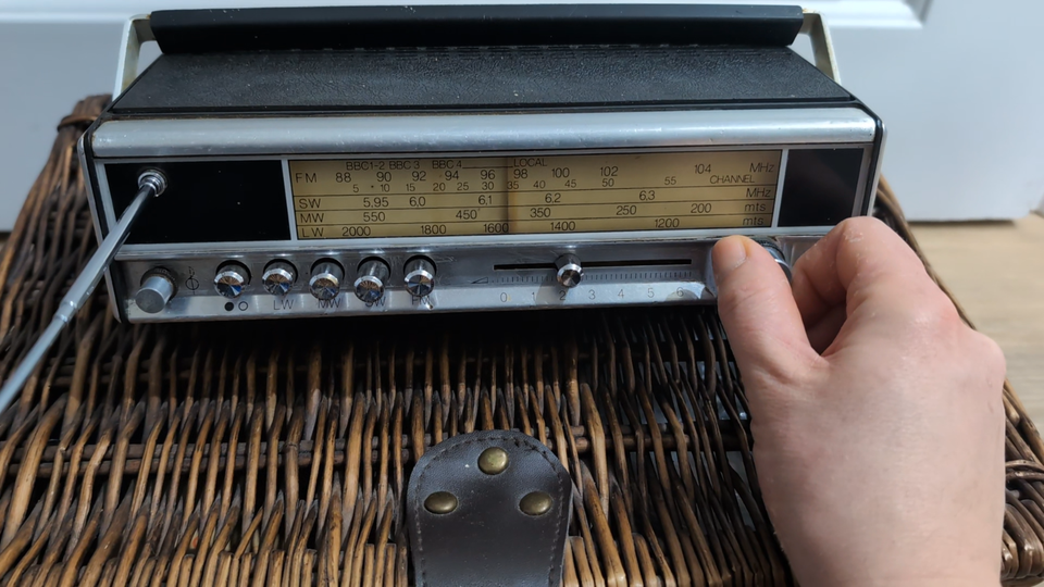 Vintage Ferguson 4 Waveband Transistor Radio WORKING- See Description ...
