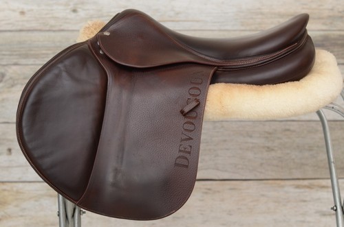 Stunning 2021 18" Devoucoux Biarritz O saddle for sale! | eBay