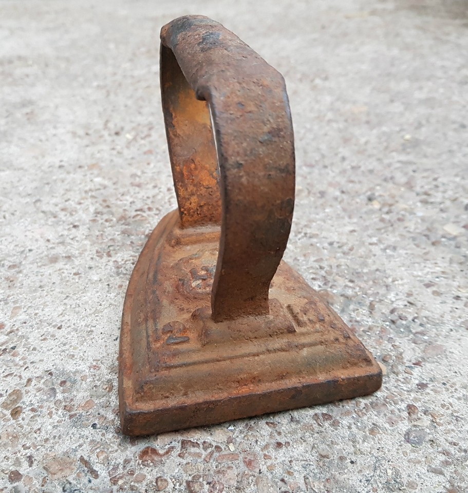 Vintage Old Small Iron For Ironing Handkerchief Small Clothes ...