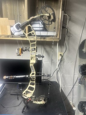 Prime Logic Ct3 Compound Bow 70# 28” Draw | eBay