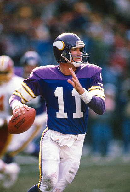 Wade Wilson Minnesota Vikings rolls out to pass v Washington Football ...