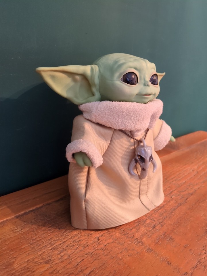Star Wars The Mandalorian The Child Animatronic Grogu Baby Yoda Motion ...