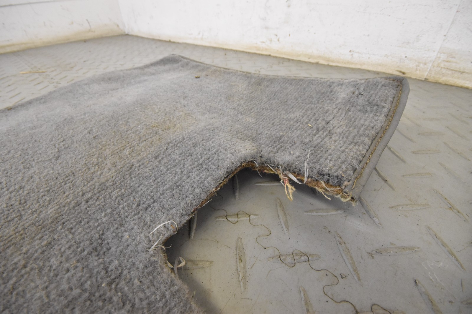 Jaguar XJS GREY REAR FOOTWELL CARPET MAT OVERLAY INSULATION FLOORING ...