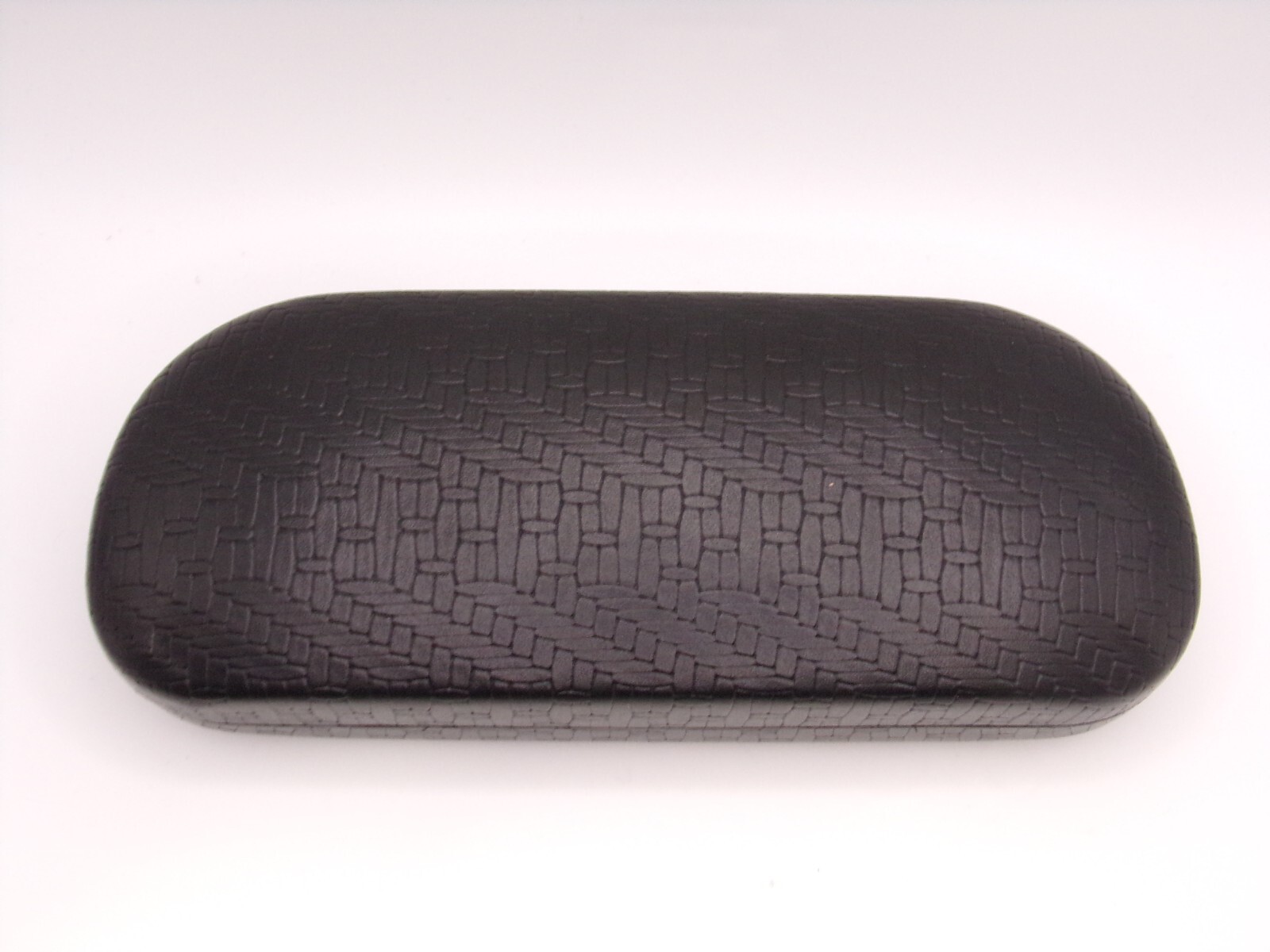 Takumi Magnetic Eyewear Black Clamshell Eyeglass Case (6 ¼” x 2 ⅝” x 1 ...