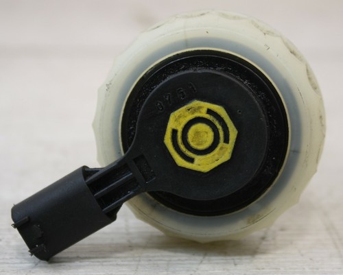 BMW VARIOUS MODELS BRAKE MASTER CYLINDER TANK CAP OEM 6756226 / ...