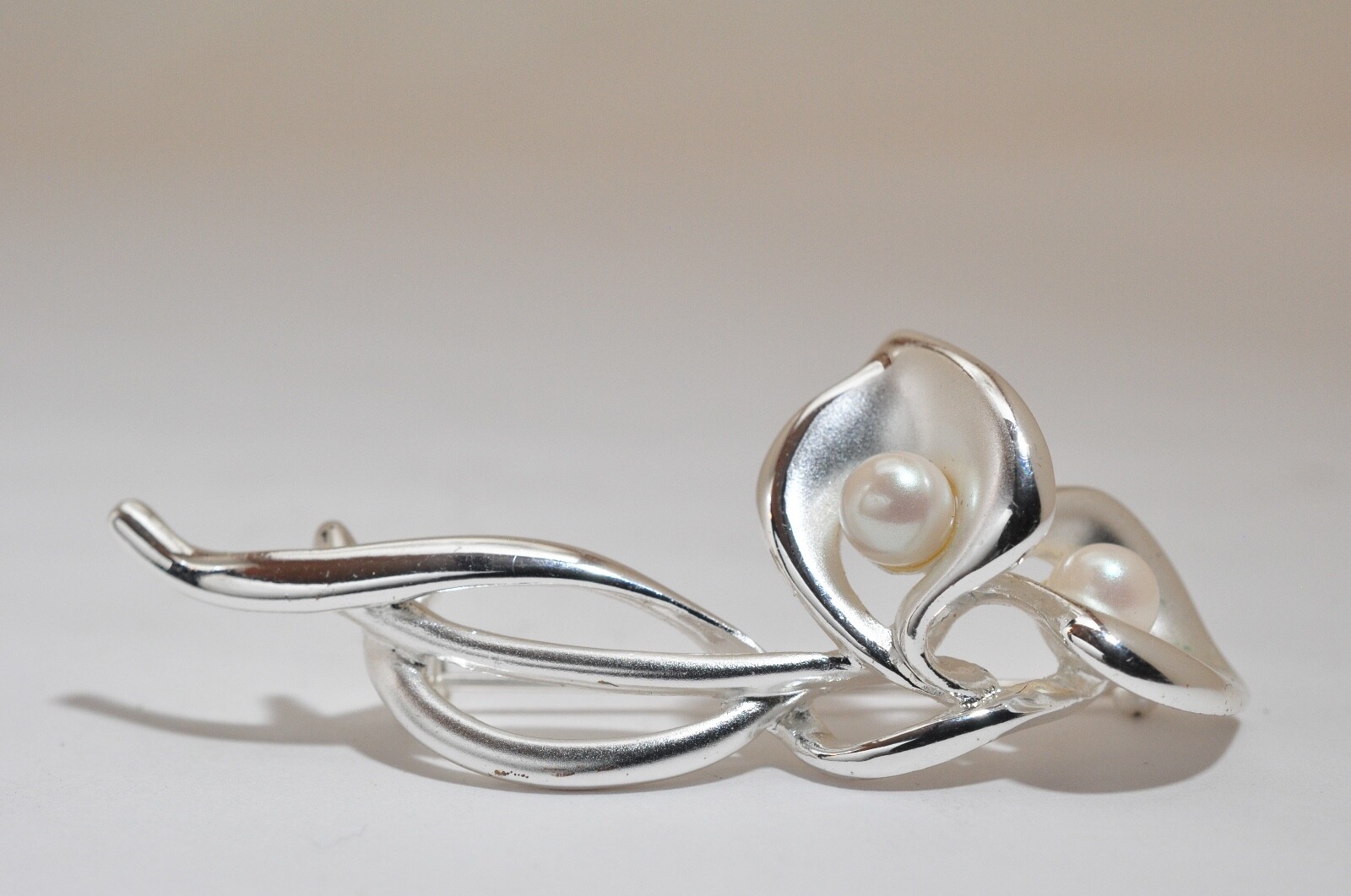 Vintage NAPIER Calla Lily Brooch Pin w/Faux Pearl Silvertone | eBay