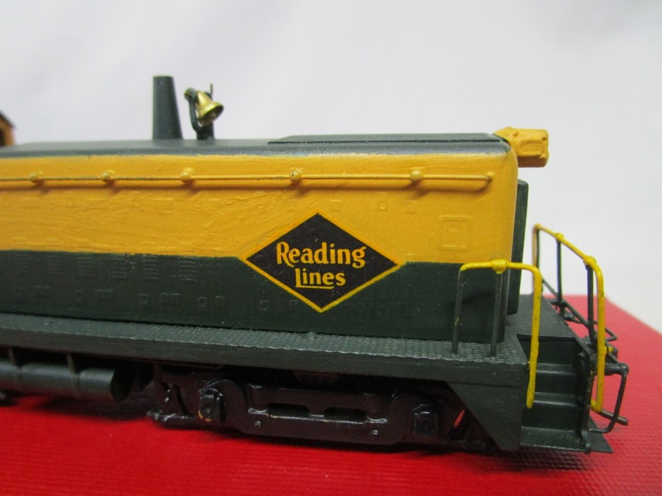 KMT Japan HO Scale Reading Lines EMD SW1200 Diesel Switcher Locomotive ...