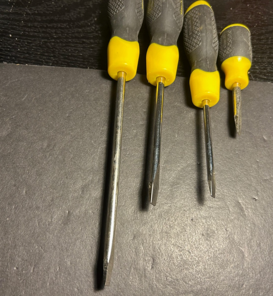 Lot of 15 Stanley Screwdrivers - Three Different Types - 14 Slotted - 1 ...
