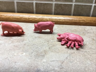 3 Miniature Plastic Pink Pigs Including Mother Feeding 4 Babies Under 1 ...