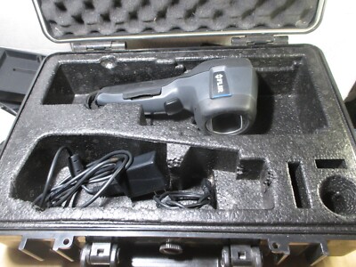 FLIR i7 Infrared Thermal Imaging Handheld Camera w/ Case, with charger ...
