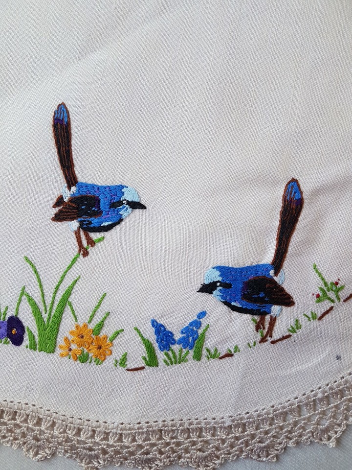 Vintage AUSTRALIAN BLUE WRENS IN GARDEN HAND EMBROIDERED CENTREPIECE ...