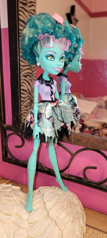 Mattel Monster High Frights Camera Action Honey Swamp Fashion Doll. | eBay