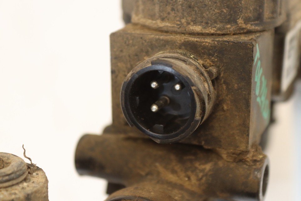 2019-2023 VOLVO VNL 760 D13 BENDIX AIR BRAKE RELAY VALVE ASSEMBLY OEM ...