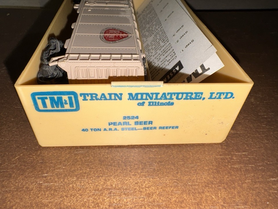 TRAIN MINIATURE HO SCALE MODEL PEARL BREWING 40 TON BEER REEFER PBCX ...