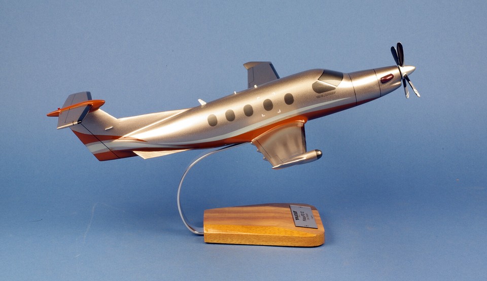 Pilatus PC-12 House Color Desk Top Display Private Plane 1/40 Model AV ...