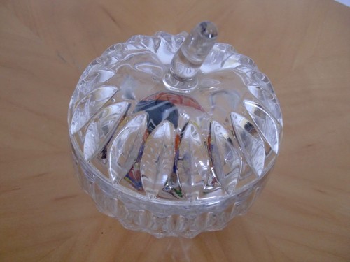 ~CLEAR LEAD CRYSTAL APPLE SHAPED TRINKET DISH BOX W/MULTI COLOR GLASS ...