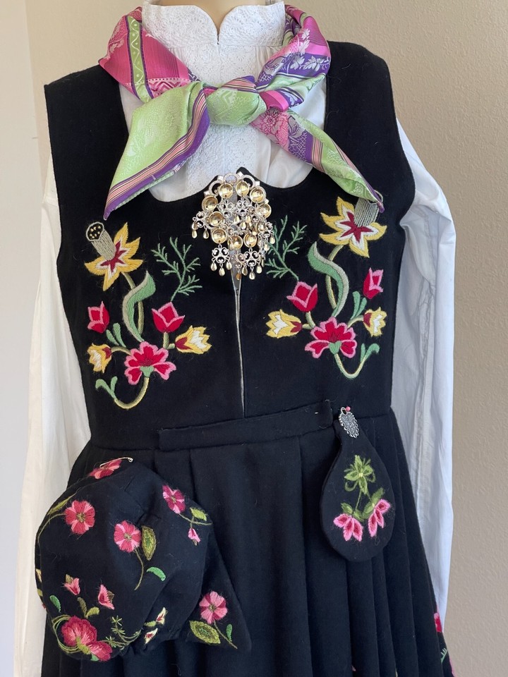 AUTHENTIC M-L+ Norwegian Black GRAFFER BUNAD w/Tyrihans silk scarf ...