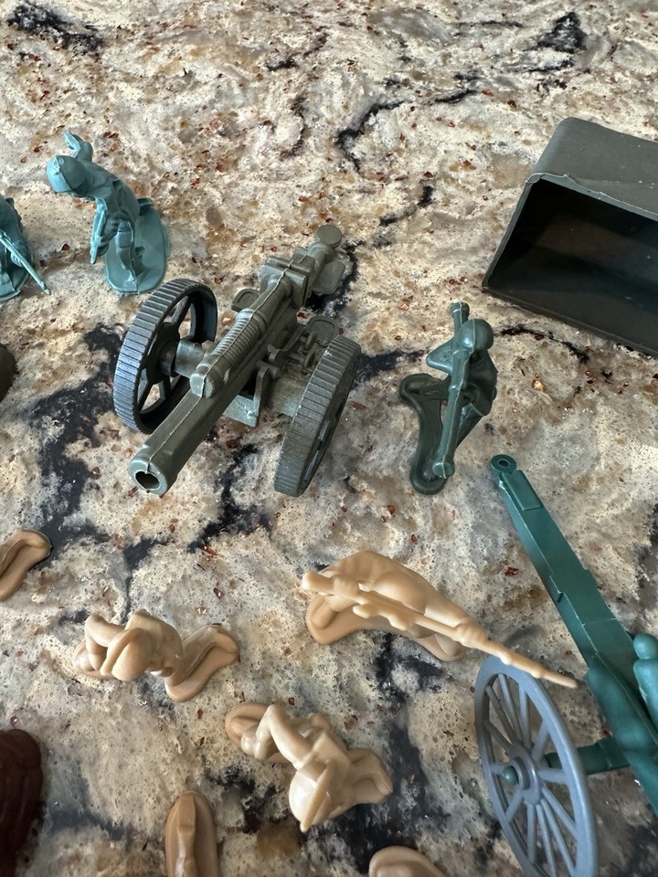 Vintage Mini Toy Soldiers Plastic Miniature 119 Pieces Jeep Cannon | eBay