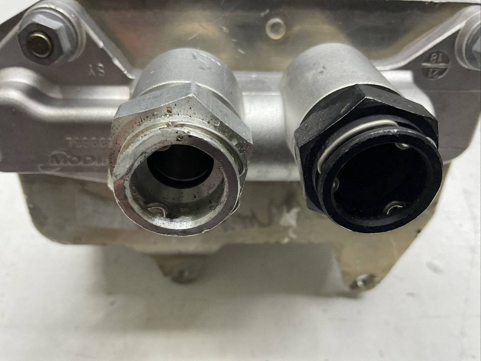 Original MERCEDES-BENZ A7255000800 Getriebe Ölkühler W205 W213 W253 ...