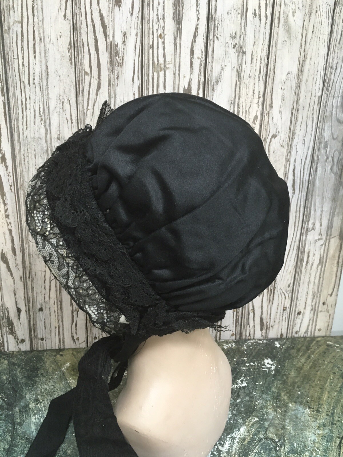 Antique 1880s Victorian Ladies Black Bonnet Lace Trim… - Gem