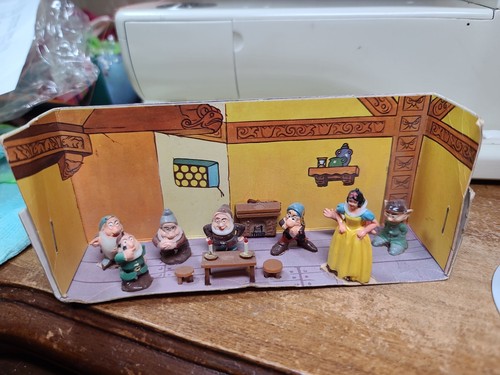 Vintage Marx Disneykins Disney Snow White & 7 dwarfs Play Set mini ...
