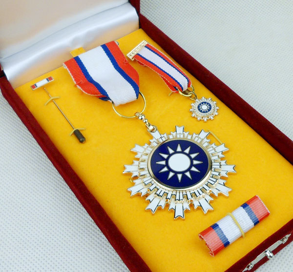 WWII Chinese KMT Officer Badge Medal Insignia With Box-L0019 | eBay