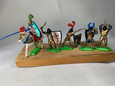 5 Britians Deetail GOLD SHIELD KNIGHTS New 1987 4 foot 1 mtd | eBay