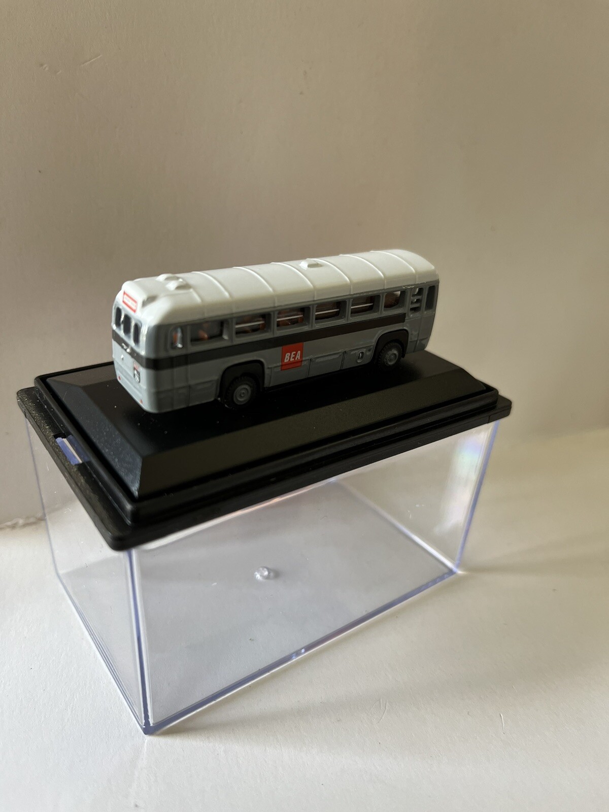 N GAUGE OXFORD DIECAST 1:148 NRF004 BEA AEC RF BUS | eBay UK