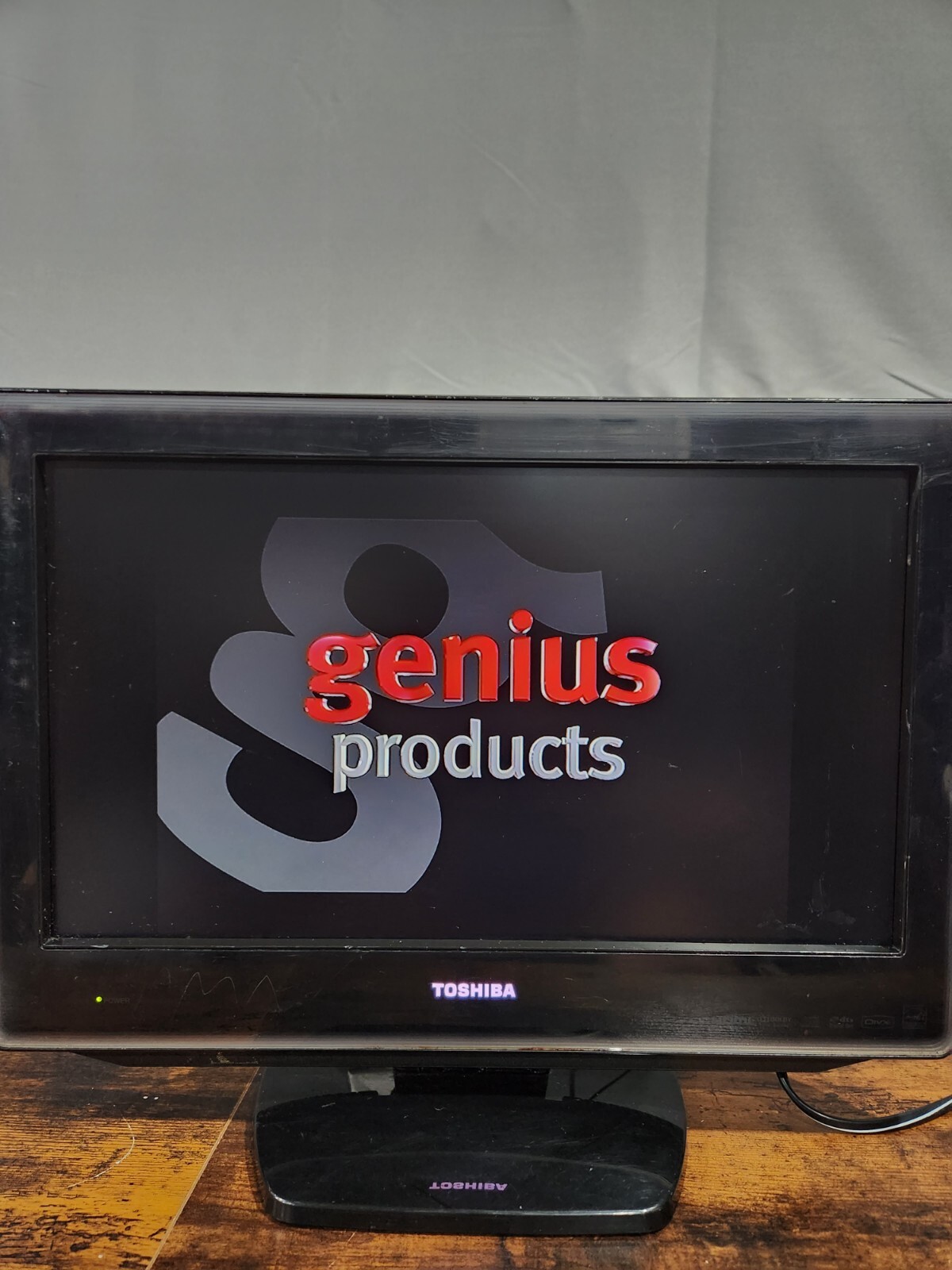 Toshiba 19LV610U-t LCD TV DVD Combination Small Kitchen/Gaming TV. No ...