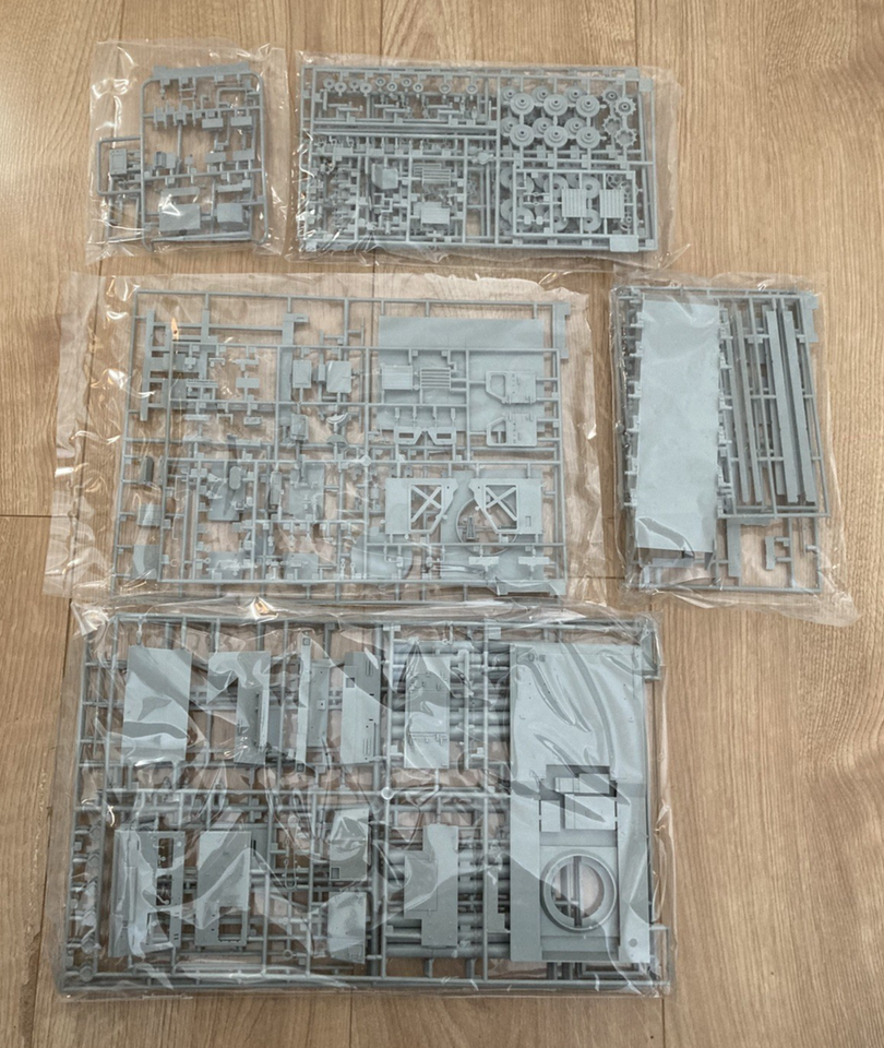 W288 Dragon Model Kit 3557 - M270A1 Multiple Launch Rocket System (MLRS ...