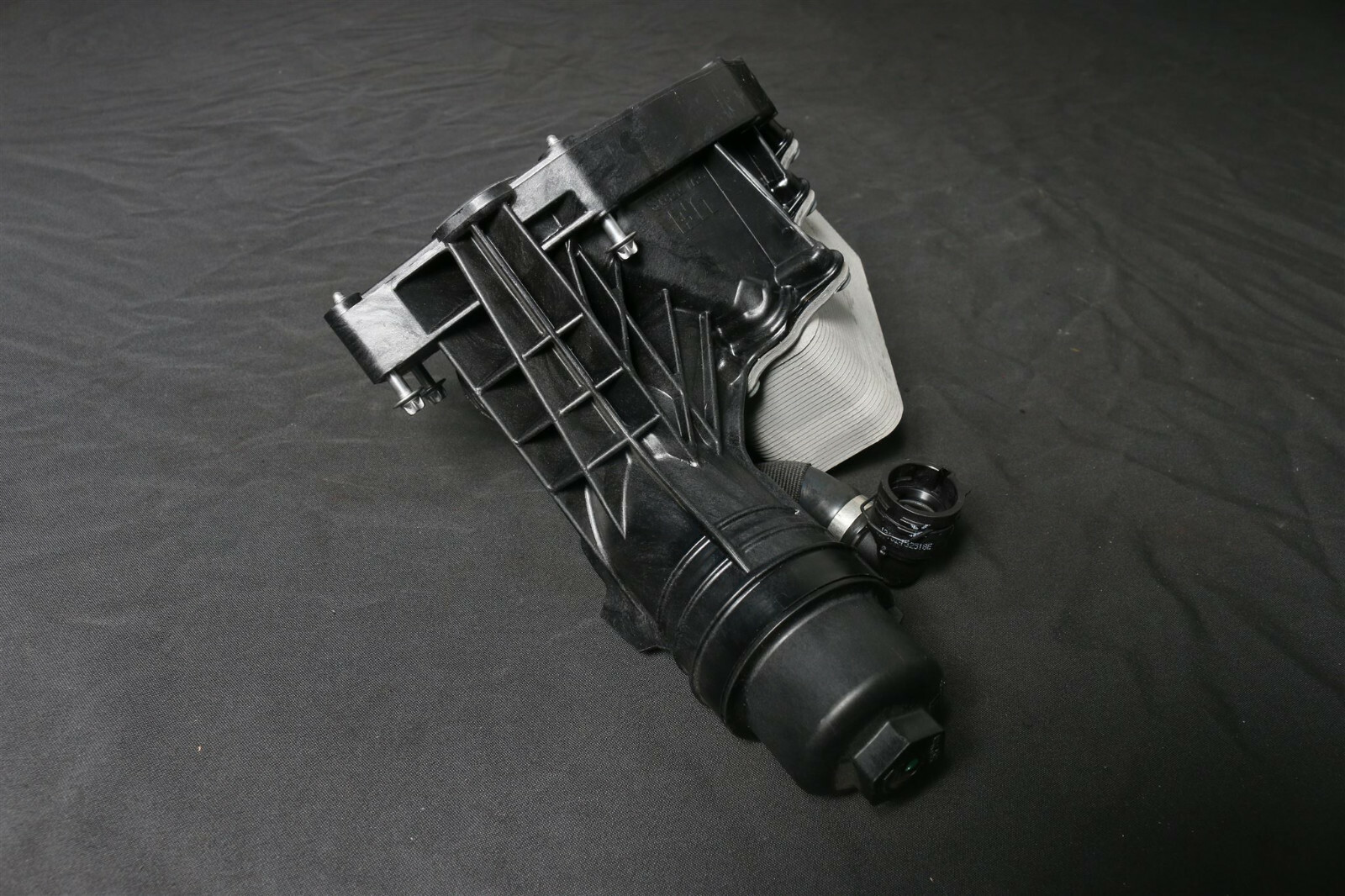 8583895 BMW 5 Series G30 X5 G05 30dX Oil Filter Housing Heat Exchanger ...