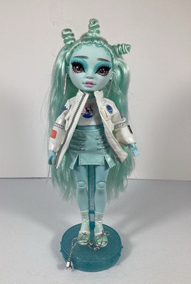 Rainbow High Shadow Zooey Electra Fashion Doll & Accessories With Stand ...