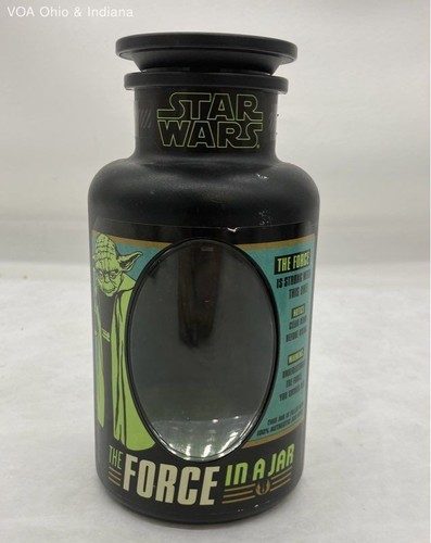 Hallmark Star Wars "The Force In A Jar" Light Up Talking Yoda Display ...