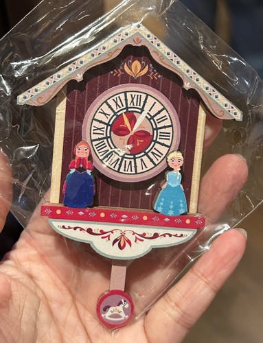 HKDL Hong Kong Disney World of Frozen Arendelle Elsa Anna Clock Wooden ...