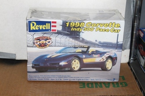 Revell 1998 Corvette Indy 500 Pace Car Model Kit 1:25 New in Factory ...