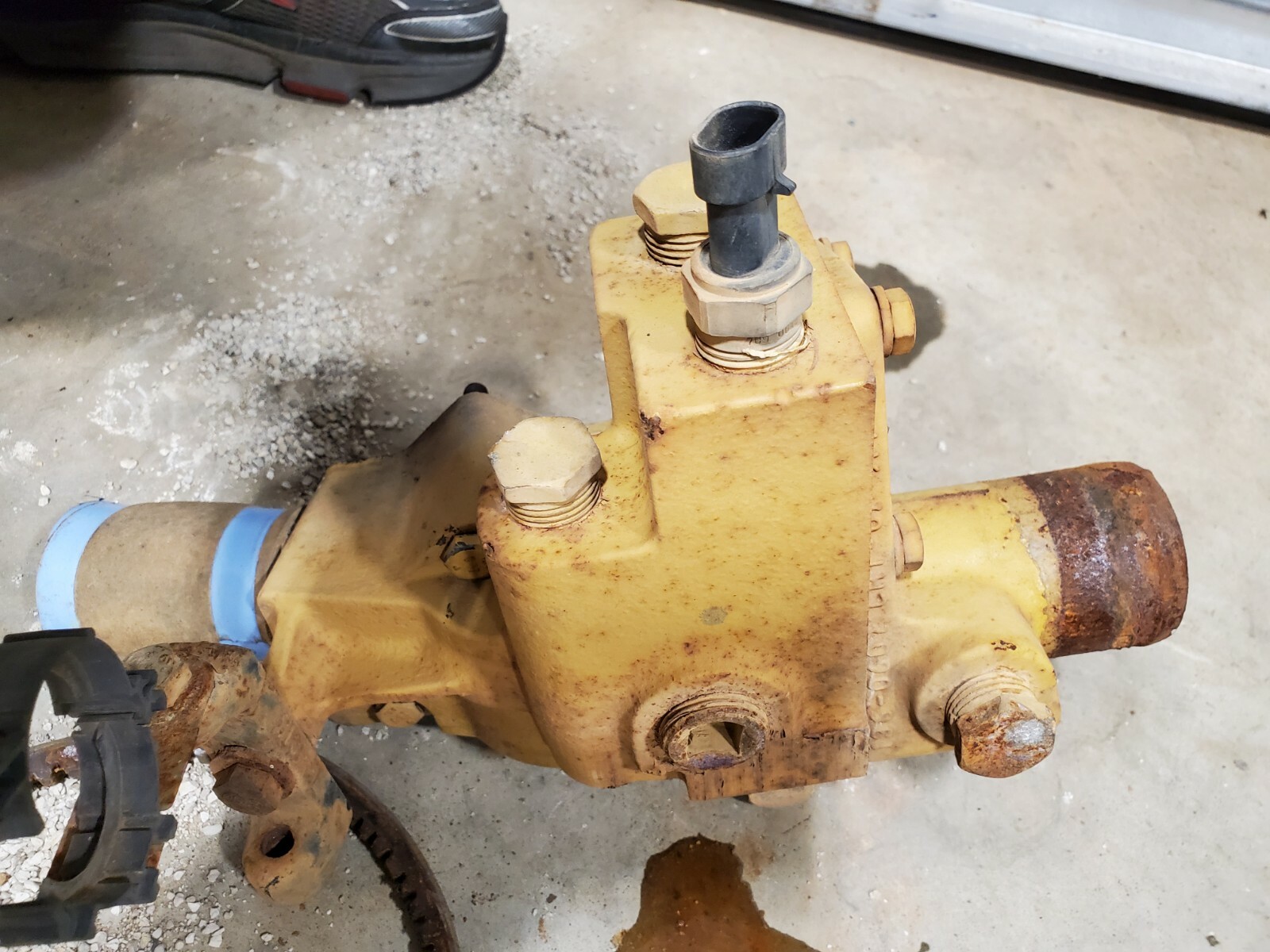 Caterpillar 3126 / C7 Diesel Engine OEM Thermostat Housing Assembly P ...