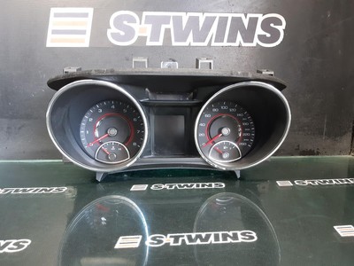HOLDEN COMMODORE INSTRUMENT CLUSTER INSTRUMENT CLUSTER, AUTO T/M, VF ...